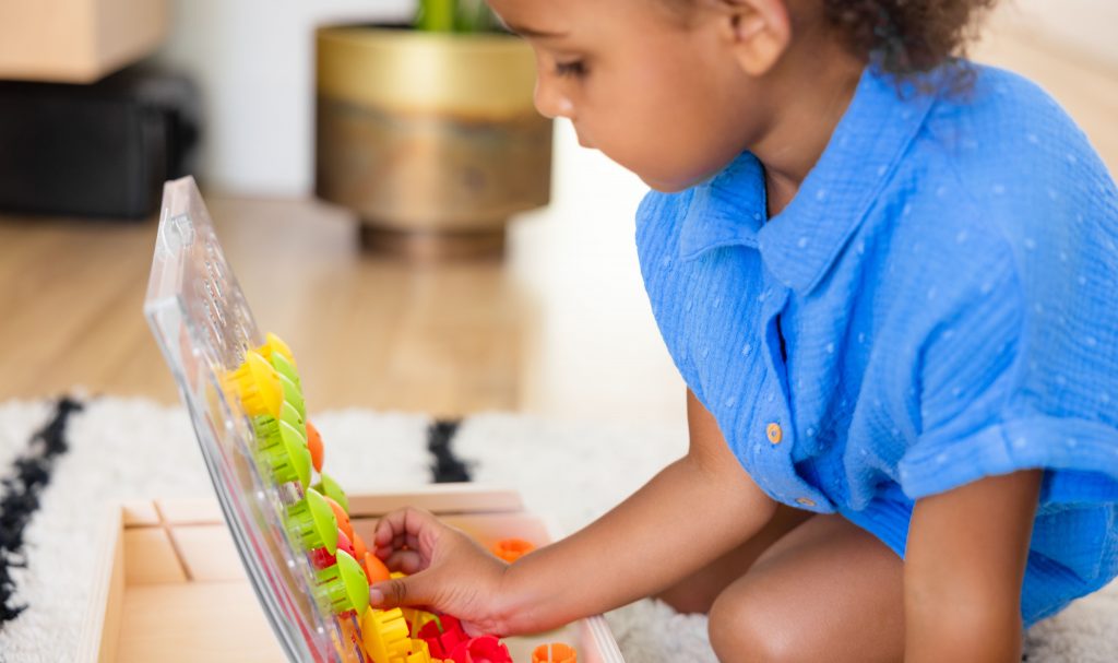 8 fine motor pincer grasp activities for toddlers | Lovevery